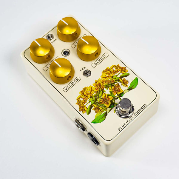 Plurious Chorus Vibrato - Red Witch Pedals